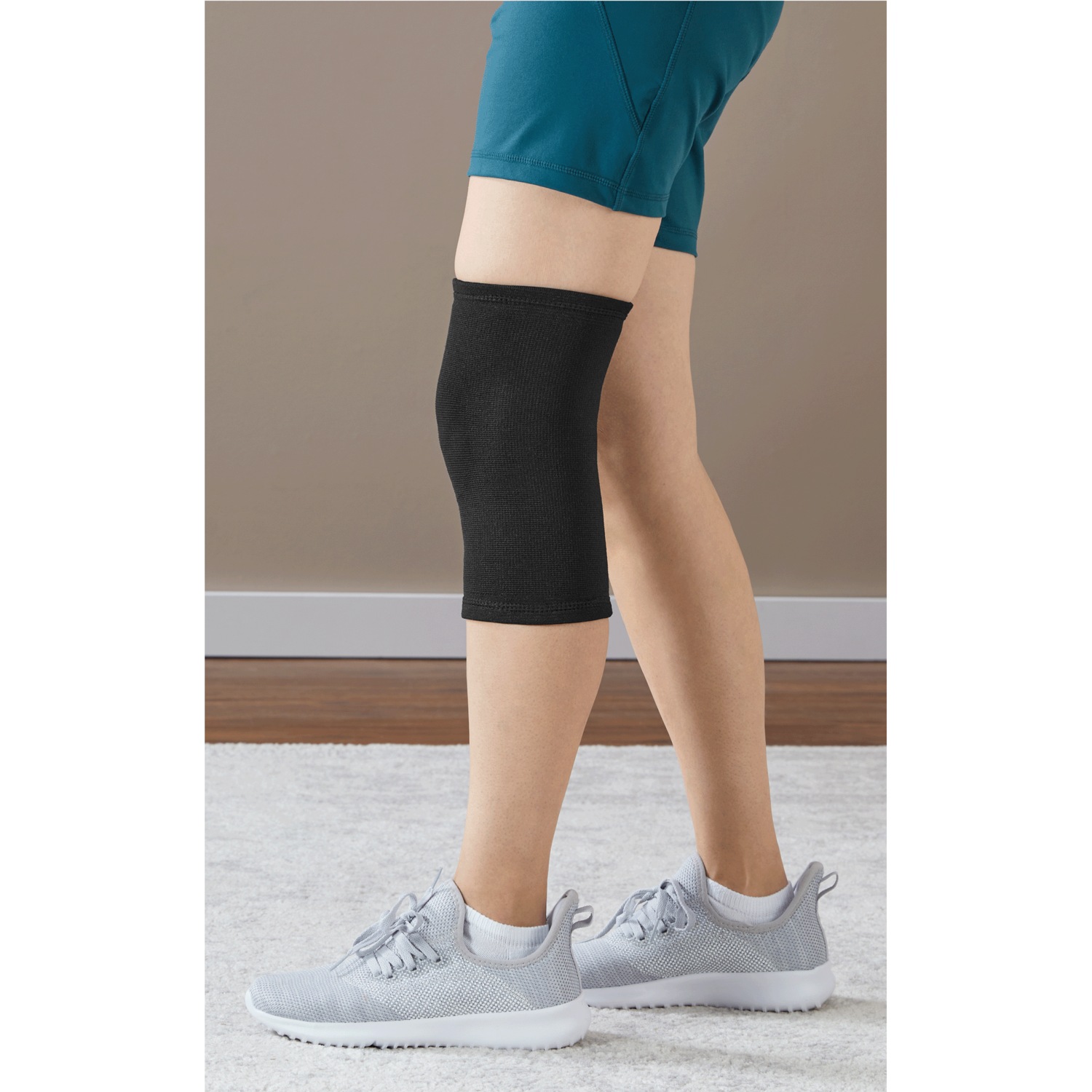 Capsaicin-Infused Pain Relieving Knee Sleeve | Harriet Carter
